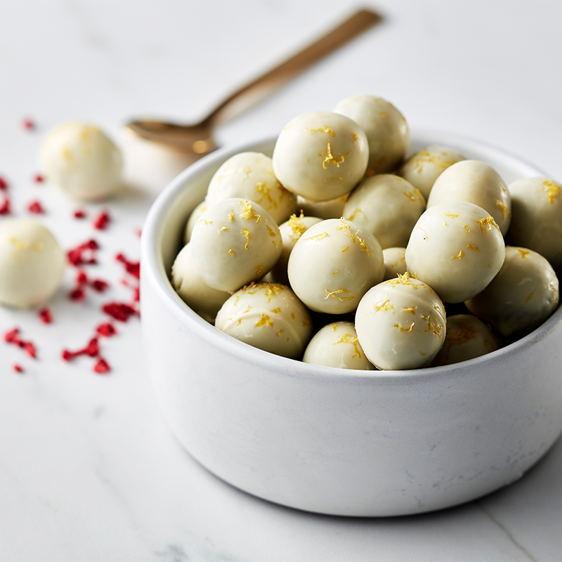 Opskrift - Snebolde med hindbær og lakrids | Kop & Kande